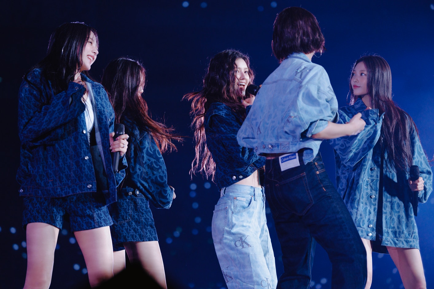 NewJeans Community Post - NEW JEANS BUNNY 🫶🏻🐰