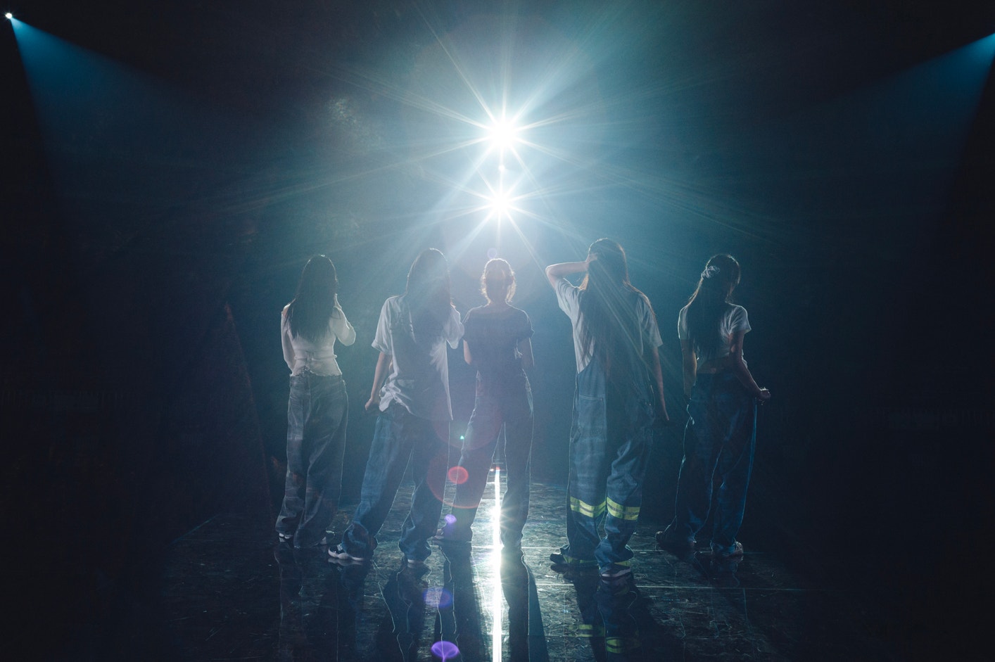 Weverse NewJeans Image - Ready to go see the Bunnies💙