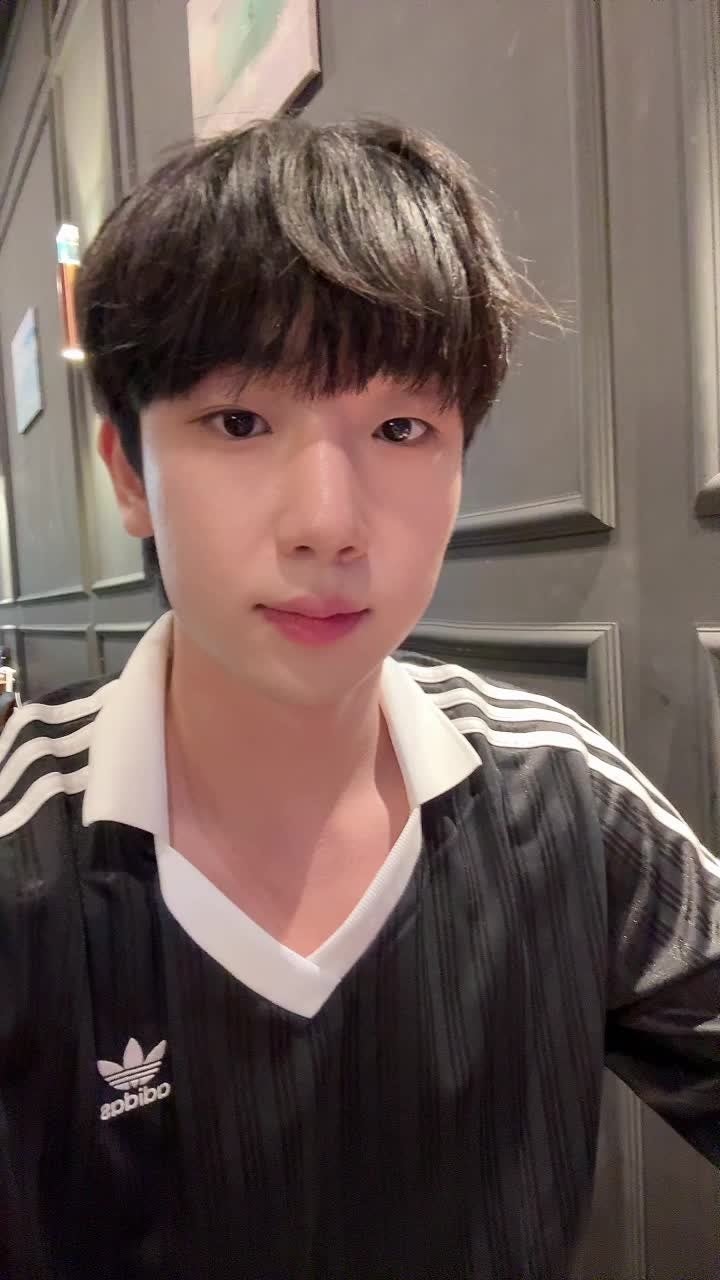 CHOI SOO HO Community Post - 녹차아이스크림 냠 😋 - CHOI SOO HO