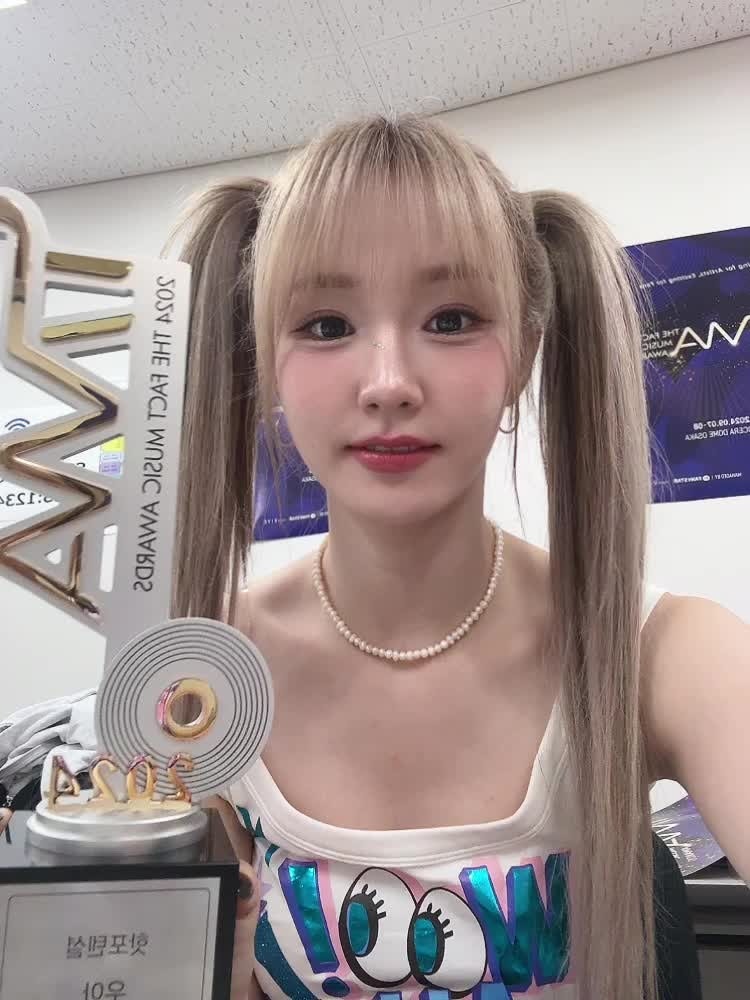 WOOAH Community Post - 와우야…………. - NANA
