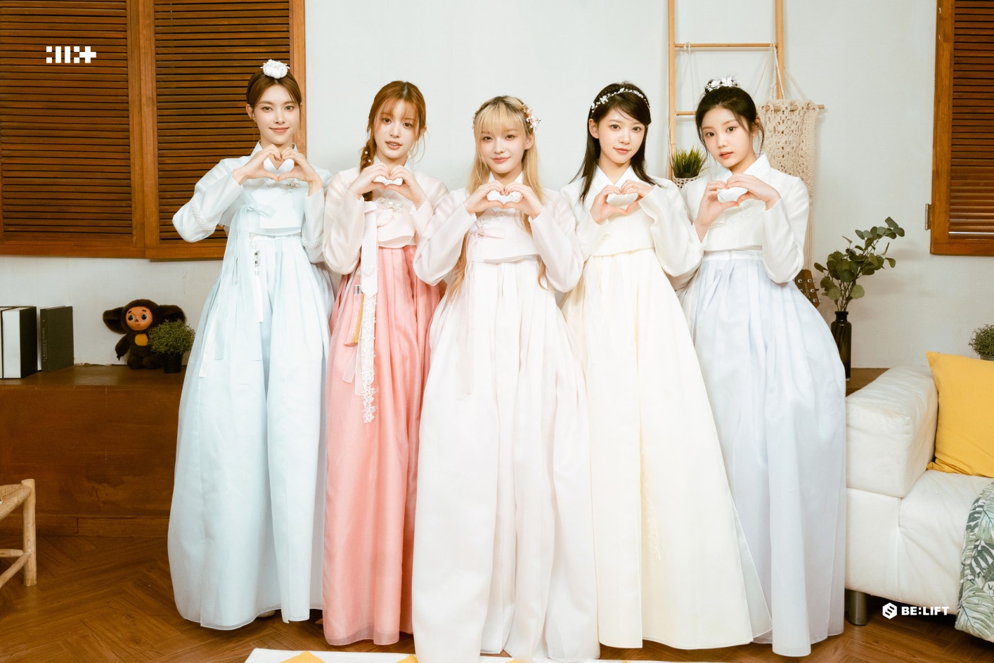 Weverse ILLIT Image - [Behind Cut] ILLIT's Chuseok Playlist