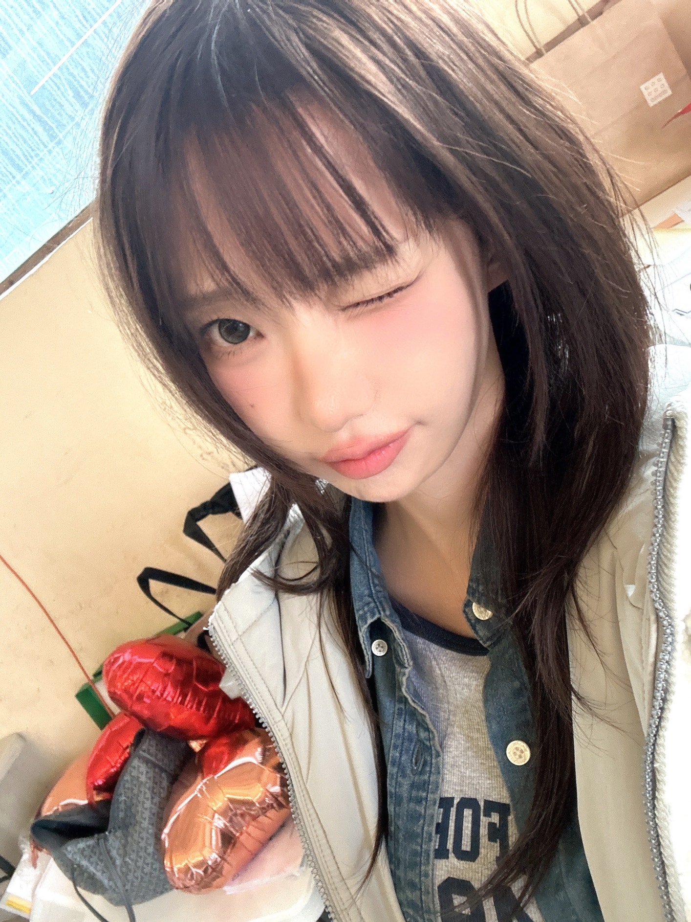 QWER Community Posts - 후아유&QWER 빨간머리 가득한 피드에 다른머리 심기 - Magenta