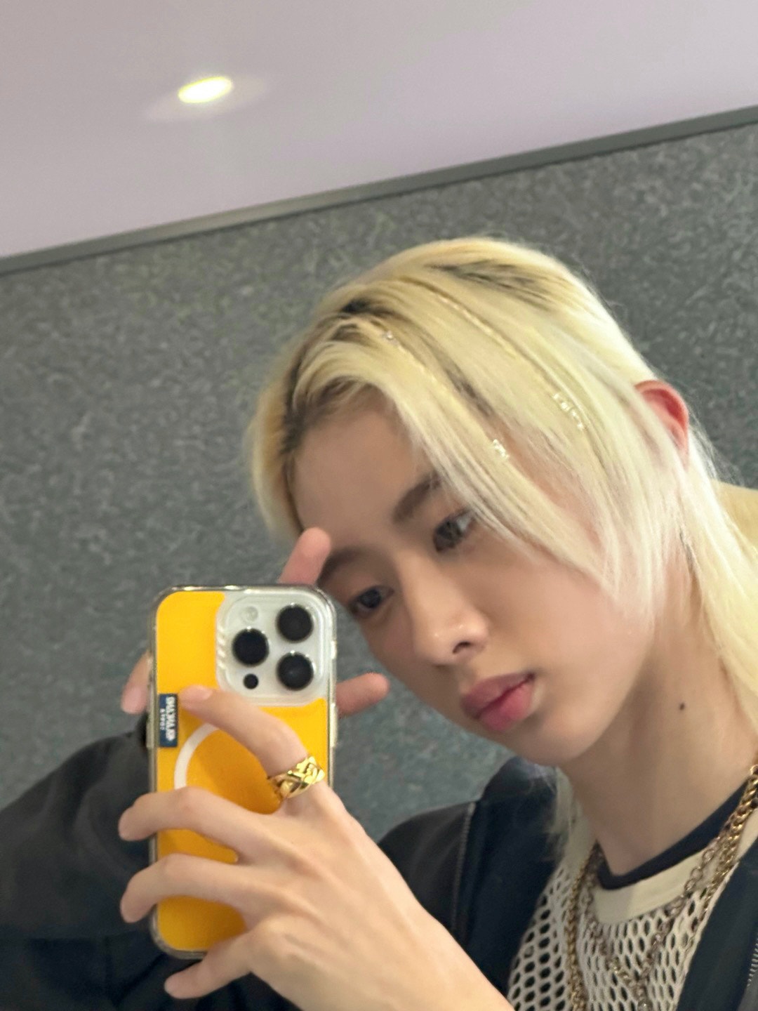 Hi-Fi Un!corn Community Post - 大阪💛💜🫶😽 - HEO MIN