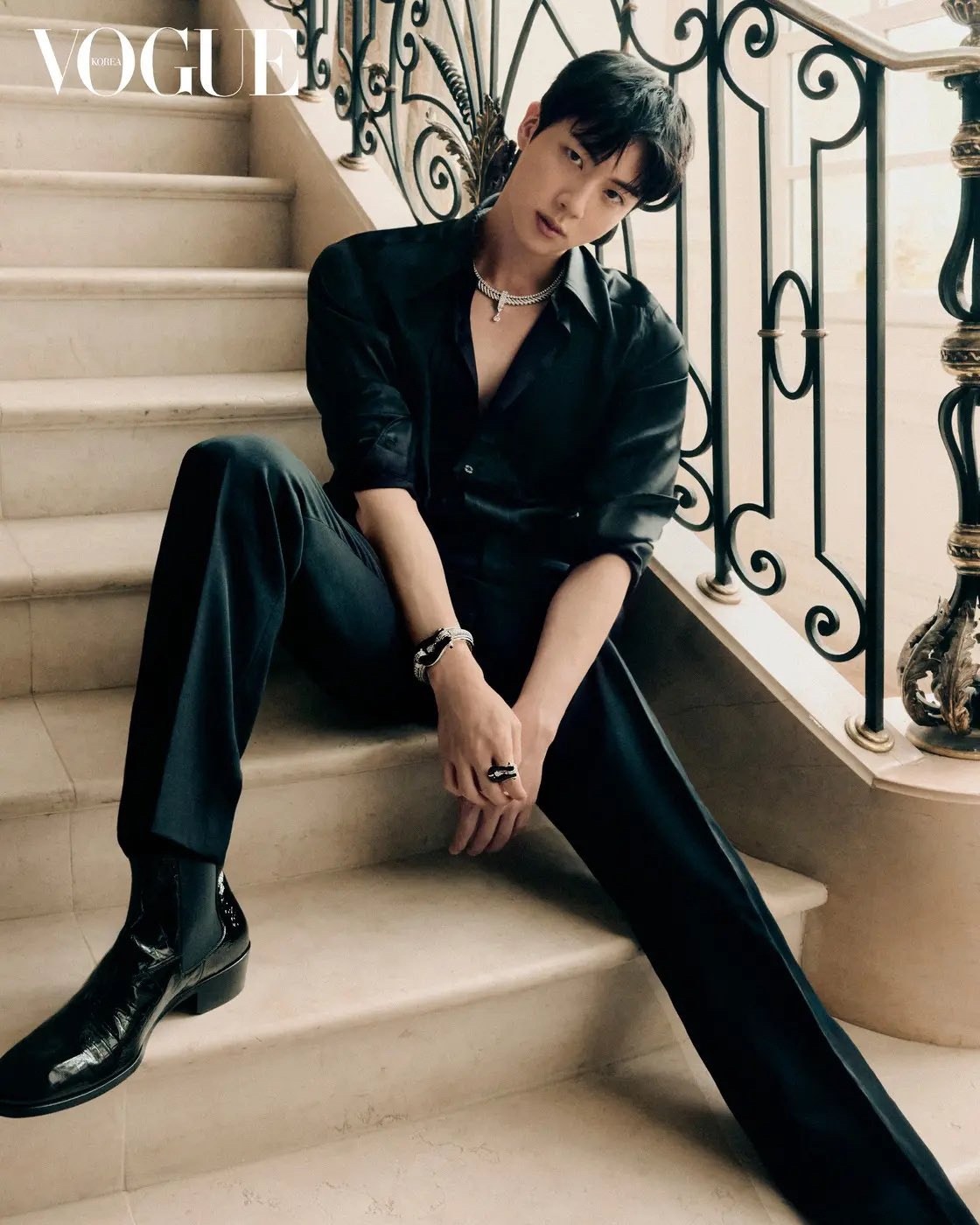 Bts Community Posts 럭셔리 하이패션이 전혀 과한 느낌이 없고 원래부터 이렇게 태어난 존재같다 현실의