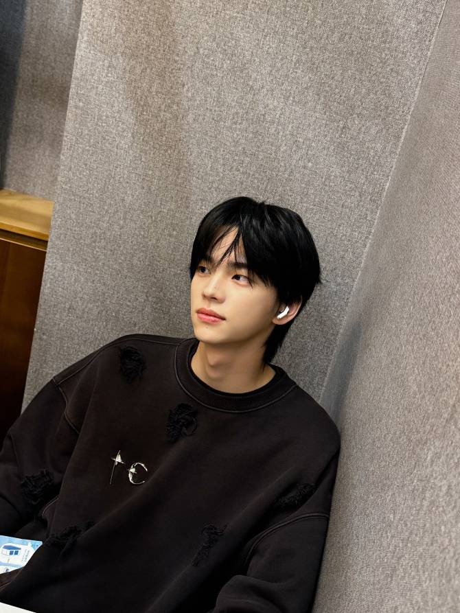 Tws Community Posts 경민이가 찍어준 남찍사와 흔들 셀카 Shinyu