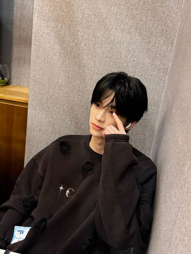 Tws Community Posts 경민이가 찍어준 남찍사와 흔들 셀카 Shinyu