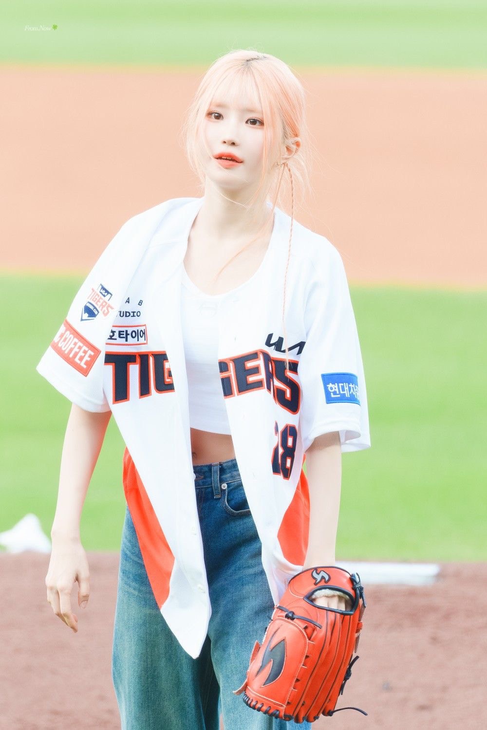 Fromis9 Community Post 플로버분들~ 하냥 생카 어디어디 있는지 알려주는 사이트가 있나요