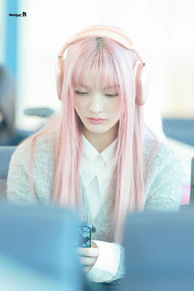 Illit Community Post 귀여운 핑크 막내🌸🎀🩷