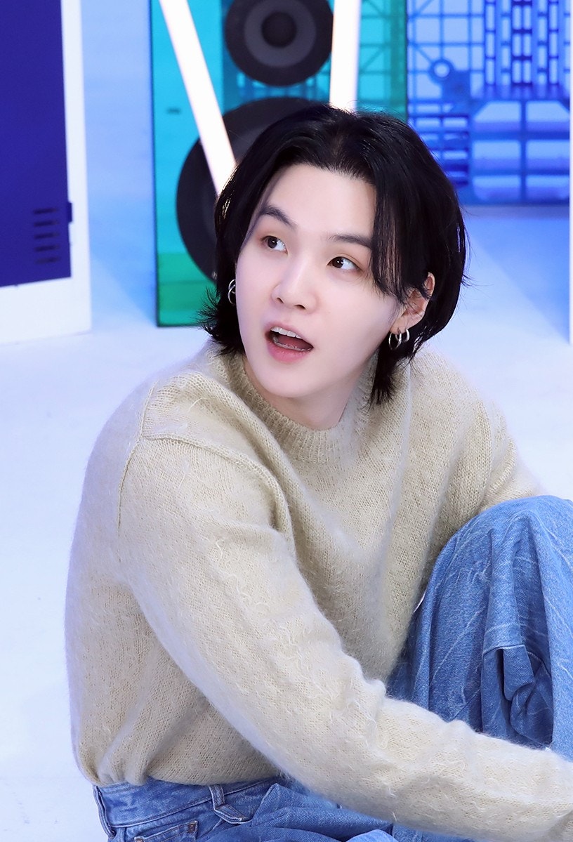 BTS Community Posts - #to_suga #Dear_SUGA_from_ARMY ユンギ💖 しっかり休めてますか？ 今日 ...