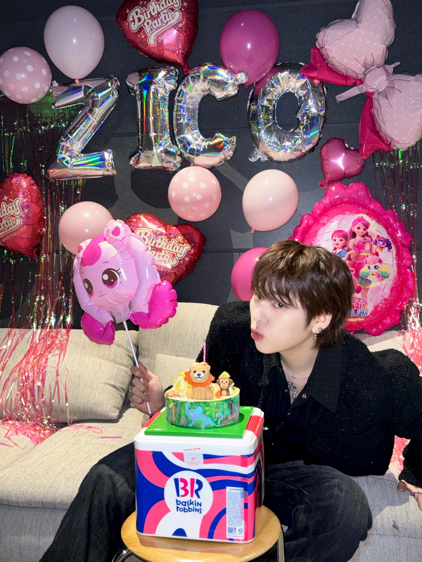 ZICO Community Post - 코몽이들이랑 생일파티 또 하고 싶다.... 그런의미로 시간차 공격!! ️ [지코가 코몬이를 사랑하는 1️⃣0️⃣0️⃣가지 이유] 1 ...