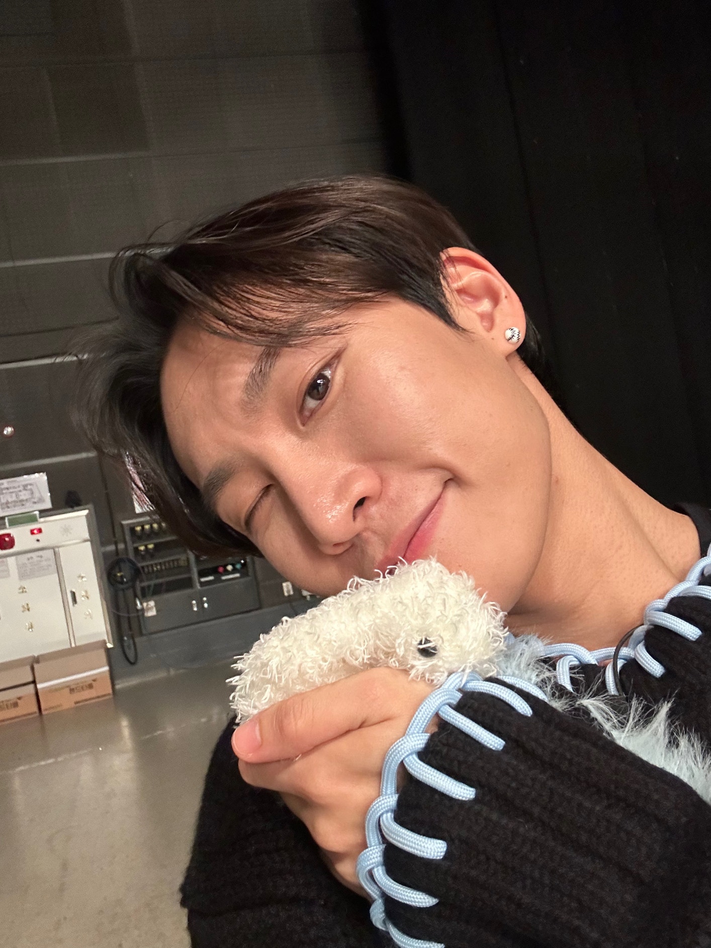 Btob Community Post 안녕 나의 사람들💕 우리 멜로디💙 2023 잘 보냈나요 난 그저 힘들게 보냈다고