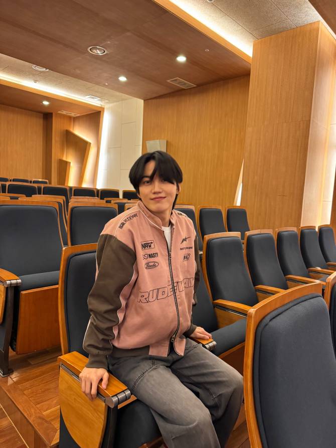 Onf Community Post 퓨즈 ~ ️ 주말이 끝나간다 ㅠㅠ 내일 월요일이지만 힘내 ㅎ화이팅😁😁