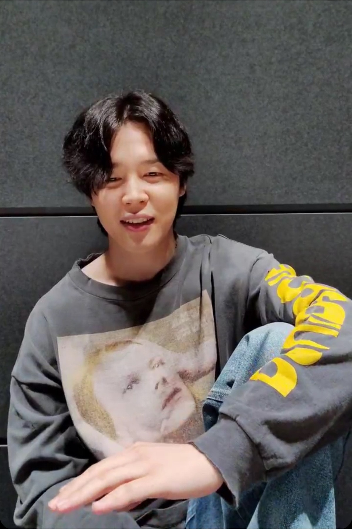 Bts Community Post 지민씨 항상 응원하고 있어요💜 감기 조심하시고 따뜻하게 입으세요 ️ 몸조심하세요🤍🫂 오늘도
