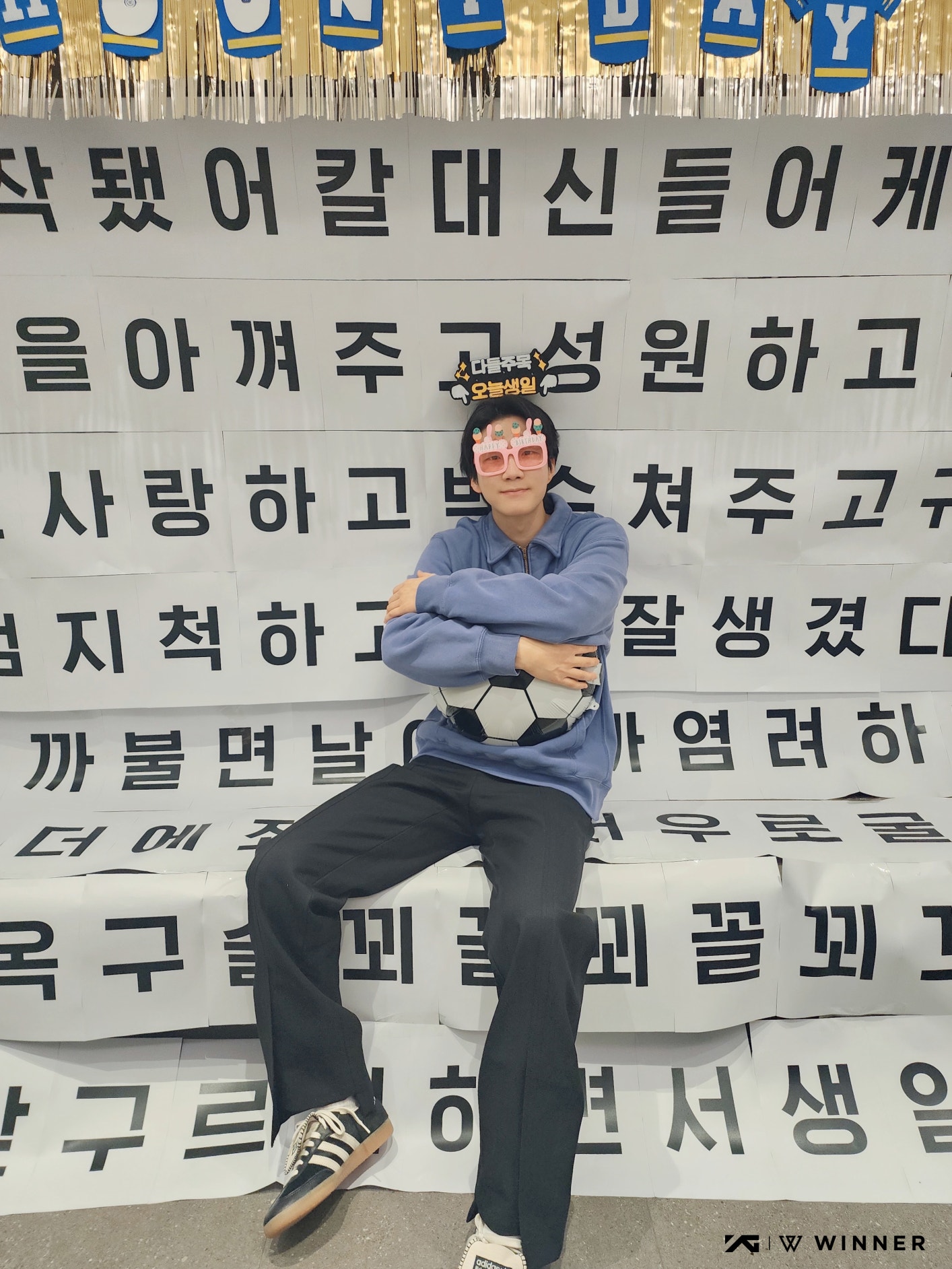 Weverse WINNER Image - 0111 승훈이 태어난 김에 생일 파티 🎂💙