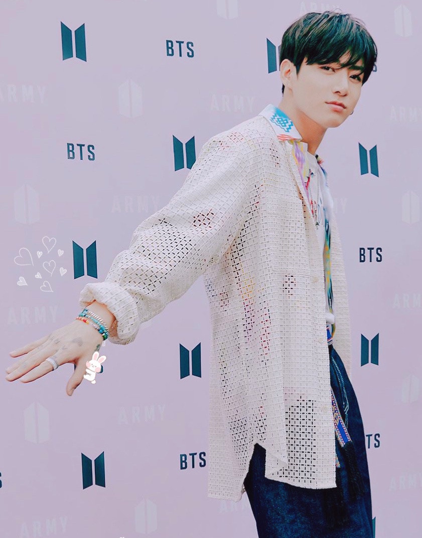 BTS Community Post - グク♡ 今日も夜が来たね🌙 また少し遅れるjungkook time☺️ グク、どんな時間を過ごしたかな。 「僕の姿を気兼ねなく見せて、お互いに距離は ...