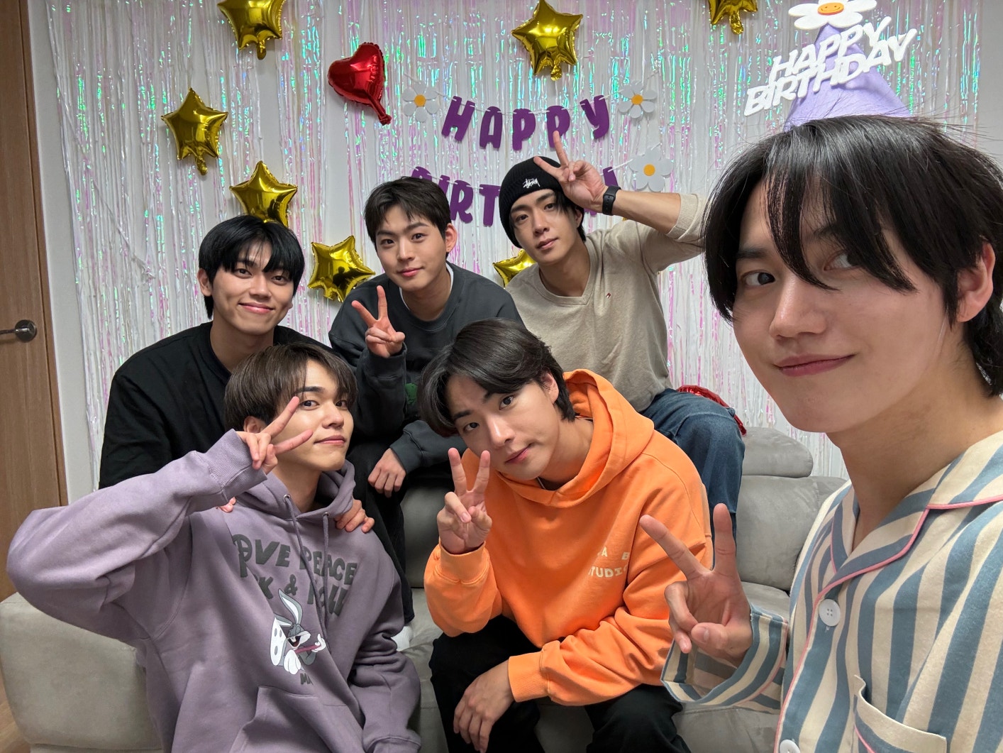 Onf Community Post 퓨즈 ️ 오늘 정말 잊지 못할 추억 만들어줘서 고마워요💕 퓨즈를 직접 만나서 축하도 받고
