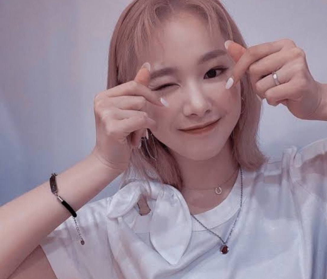 Weverse zone Community Post - Happy Birthday Dear Mia!!!!!🎊🥳 Many many ...
