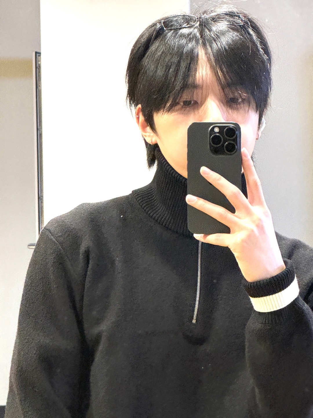 WHIB社群貼文 - I love geek..,🤓 - LEEJEONG