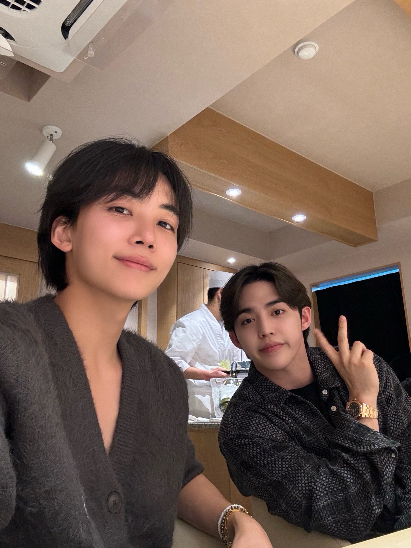 SEVENTEEN Community Post - この2人仲良しだなぁ…微笑ましい☺️ SEVENTEENはみんな仲良しで最高すぎるグループだよ…！！！！本当に…！ イケメンだしかわいい ...