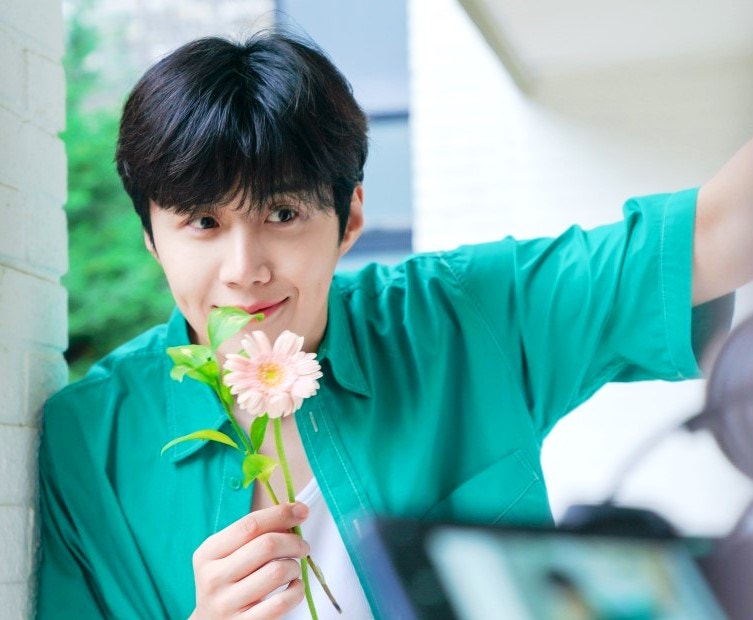 KIM SEON HO Community Posts - Good morning! Have a great Sunday ...