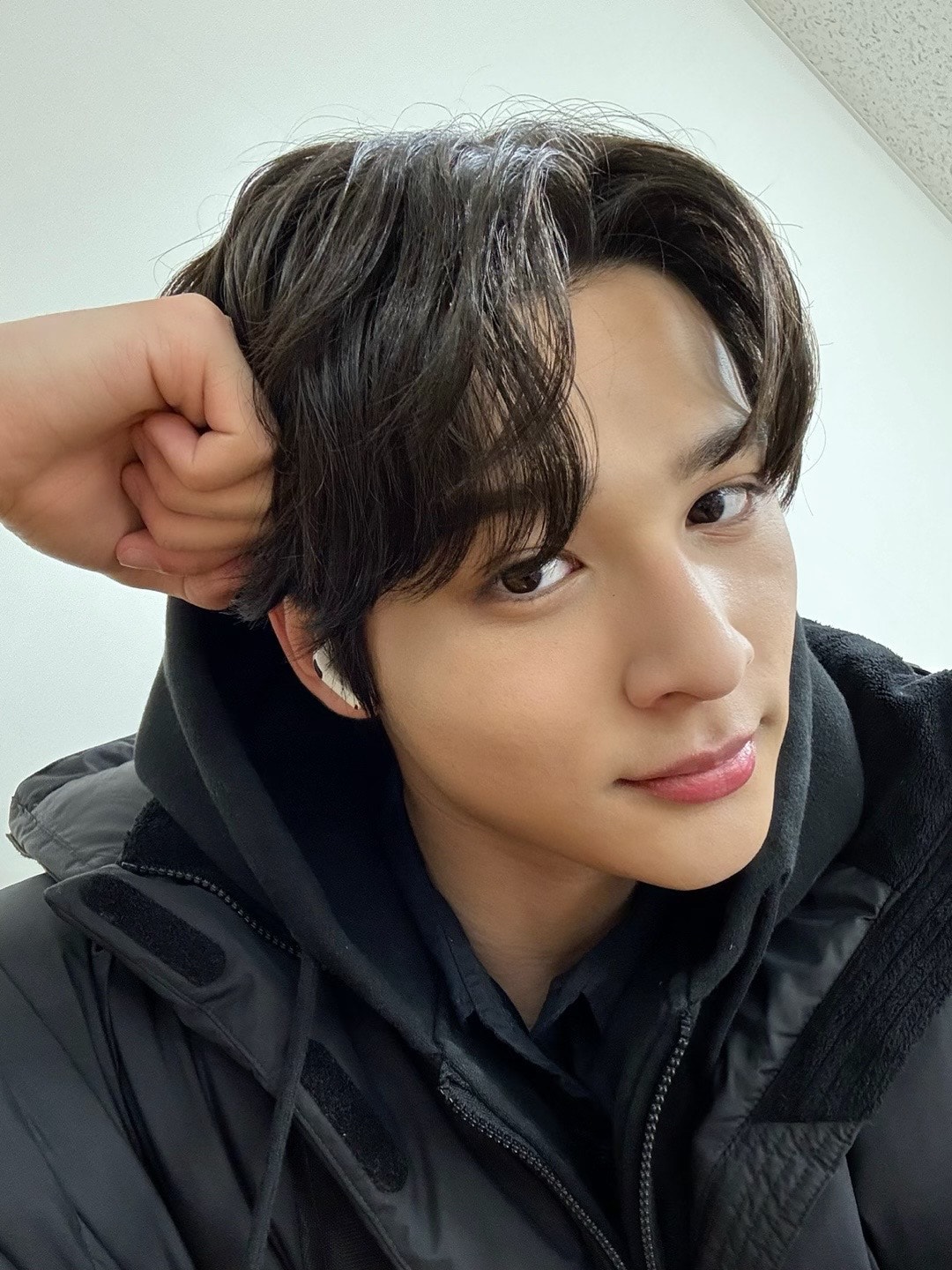 AMPERS&ONE Community Post - 친구하자~~ 😎 - MACKIAH