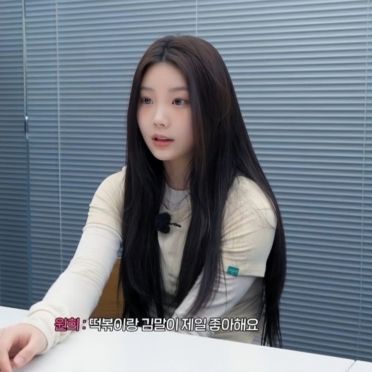 ILLIT Community Post - you are so beautiful... I really fall in love with you, I love you so ...