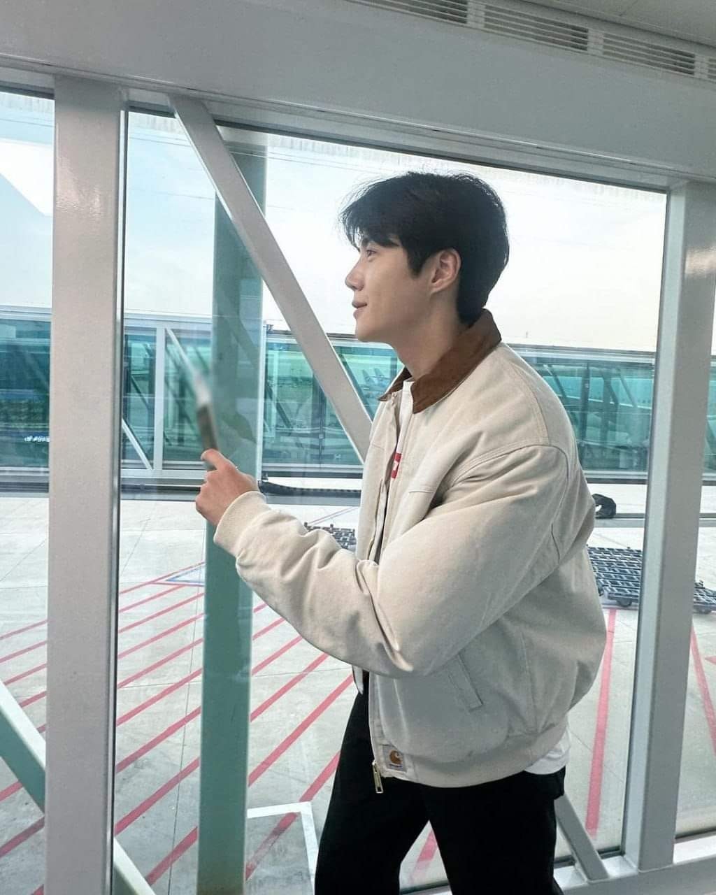 KIM SEON HO Community Post - Favorite acttor Seon Ho arrives in Bangkok ...