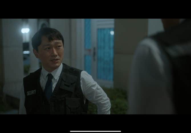 Hwang Min Hyun Community Posts 도하가 사는 건물은 말씀드린대로 저런 건물들 중에서는 약간 낡은