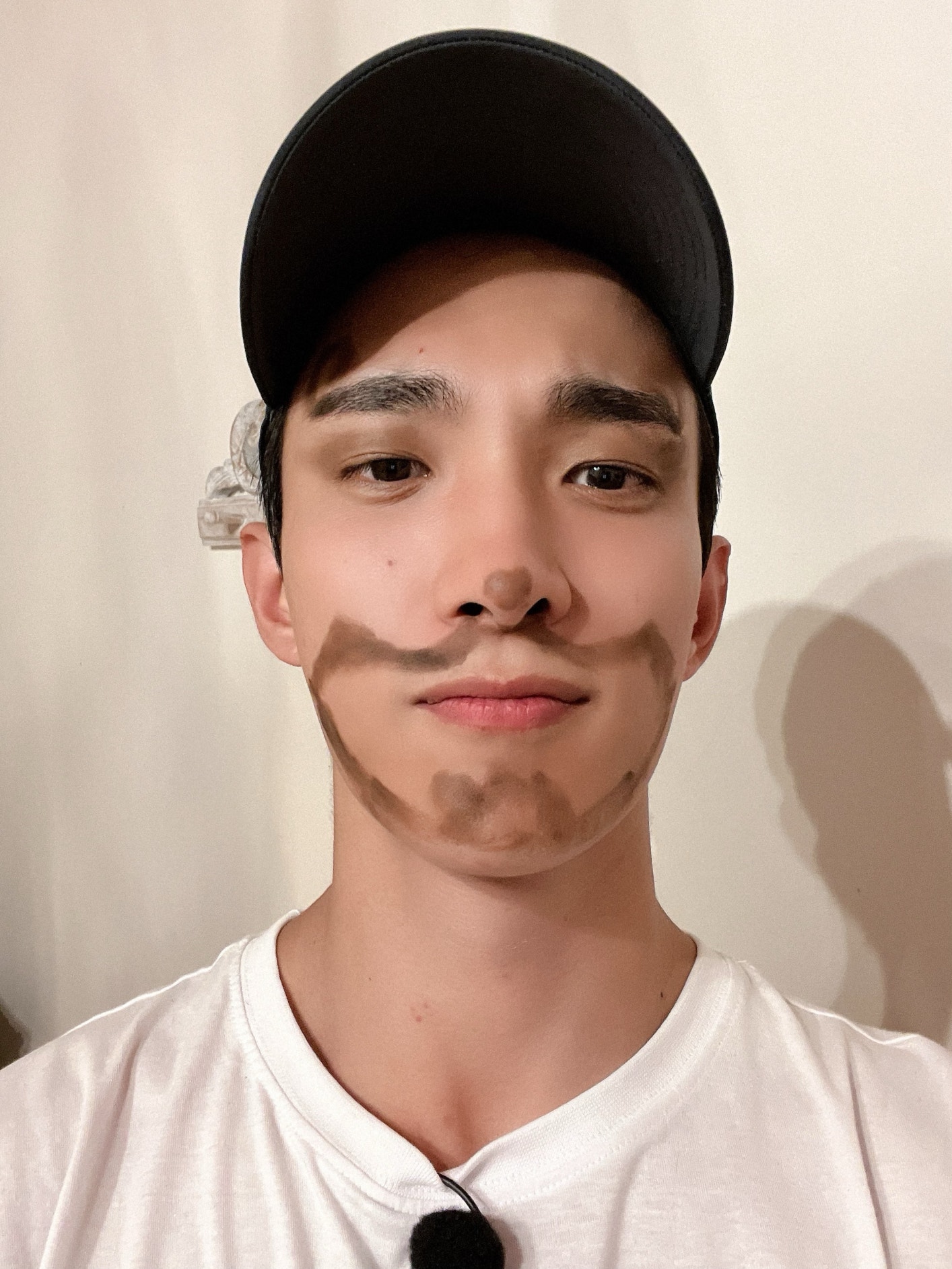 SEVENTEEN Community Post - 엄근진 살루떼🤨 - DK