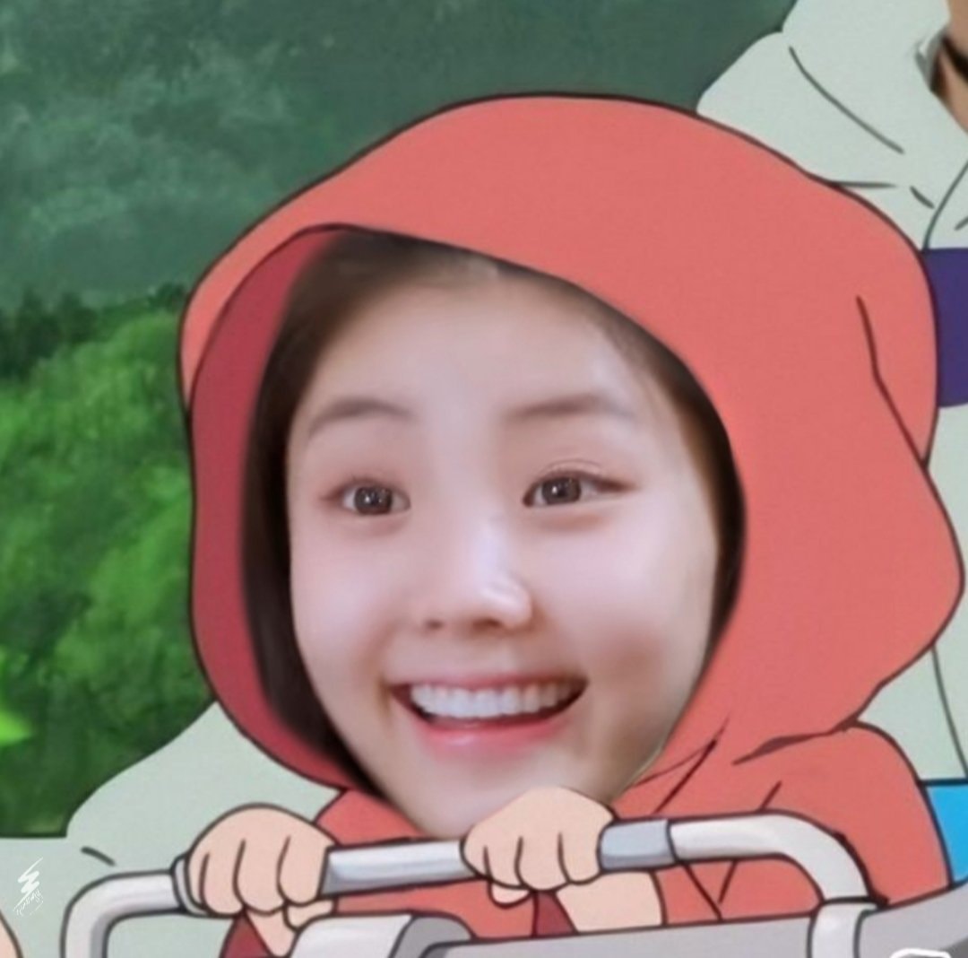 ILLIT Community Posts - let me change my pfp From. To.