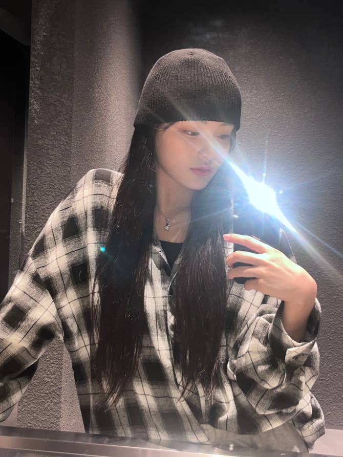 ILLIT Community Post - HAPPY BIRTHDAY IROHA!! 🐢🤍 #선명하게_새겨질_이로하의_열일곱 ...