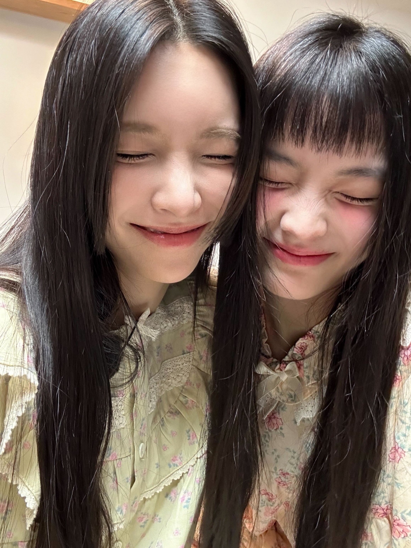 ILLIT Community Post - i think this is my favorite selca of these two 🥹 ...
