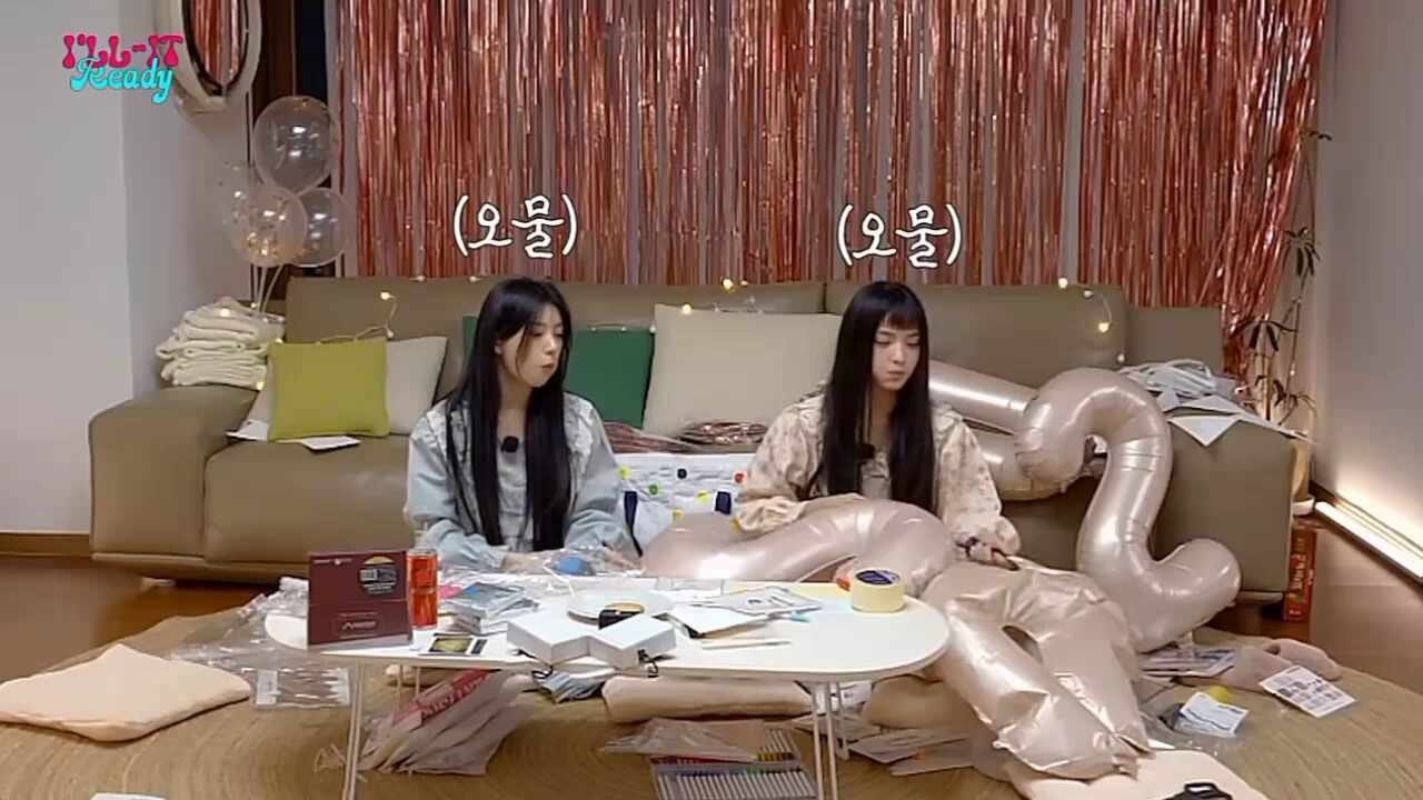 ILLIT Community Post - Boom💥 #ILLIT