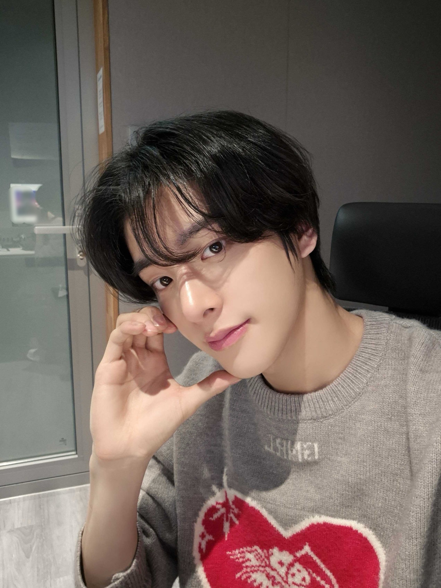 ENHYPEN Community Post - 어제 찍은거 ㅎㅎ - JAKE