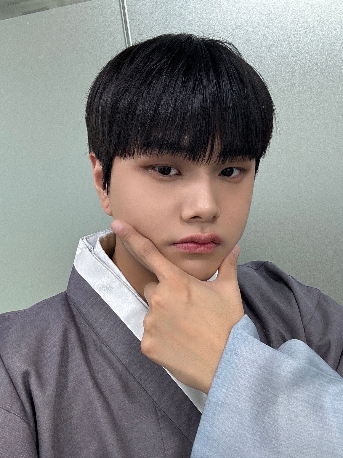 The KingDom Community Posts - 백년만년 새해복 많이 받으세용🔥 - JAHAN