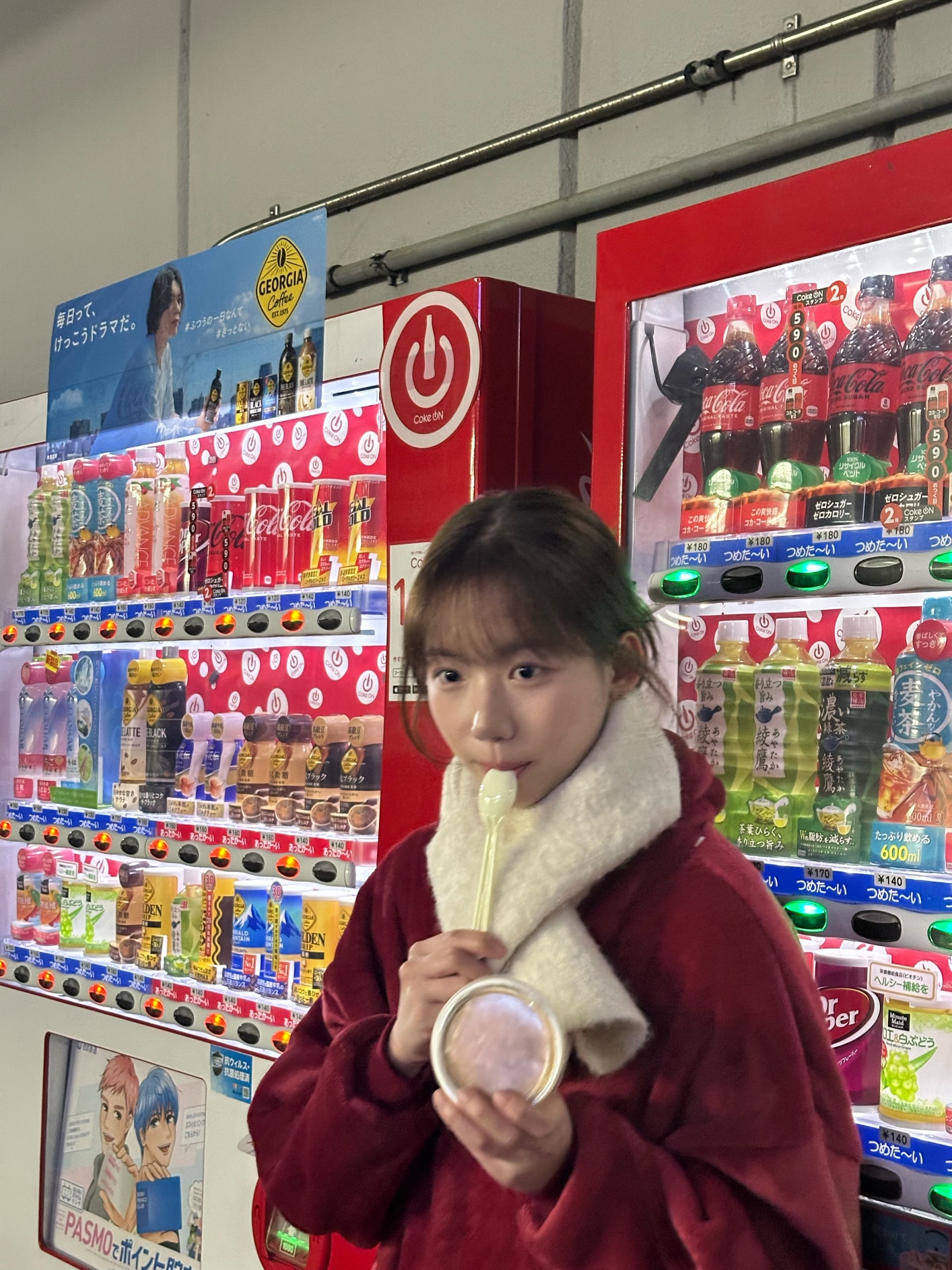 Classy Community Posts 나 잠옷 바람으로 아이스크림 먹는 여자 Hyeju
