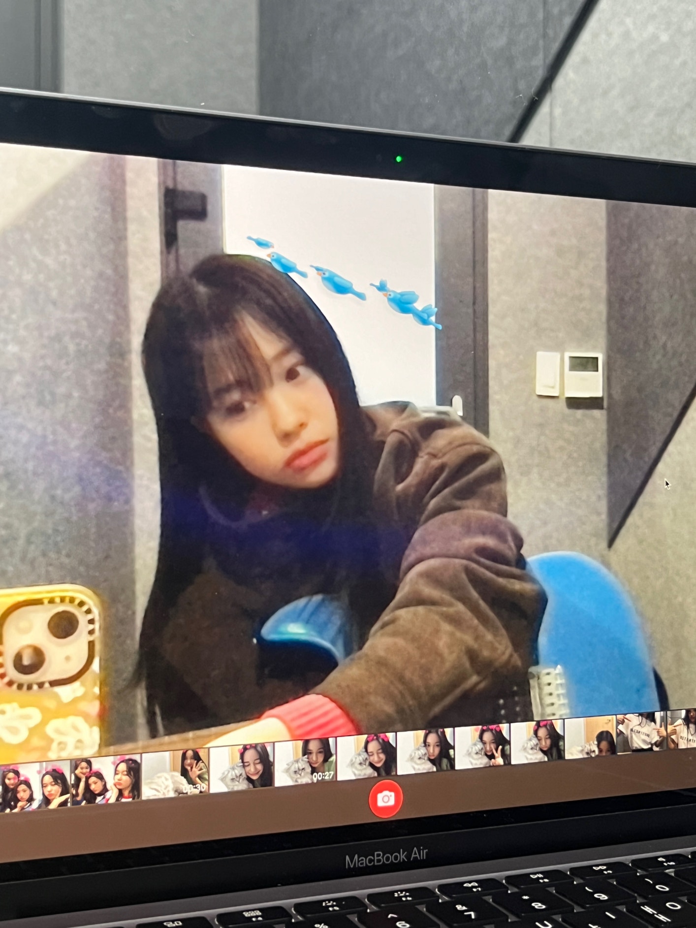 Weeekly 커뮤니티 포스트 데일리 설 연휴 잘 보냈어 날씨 좋으니까 보고싶다아🩵 지한
