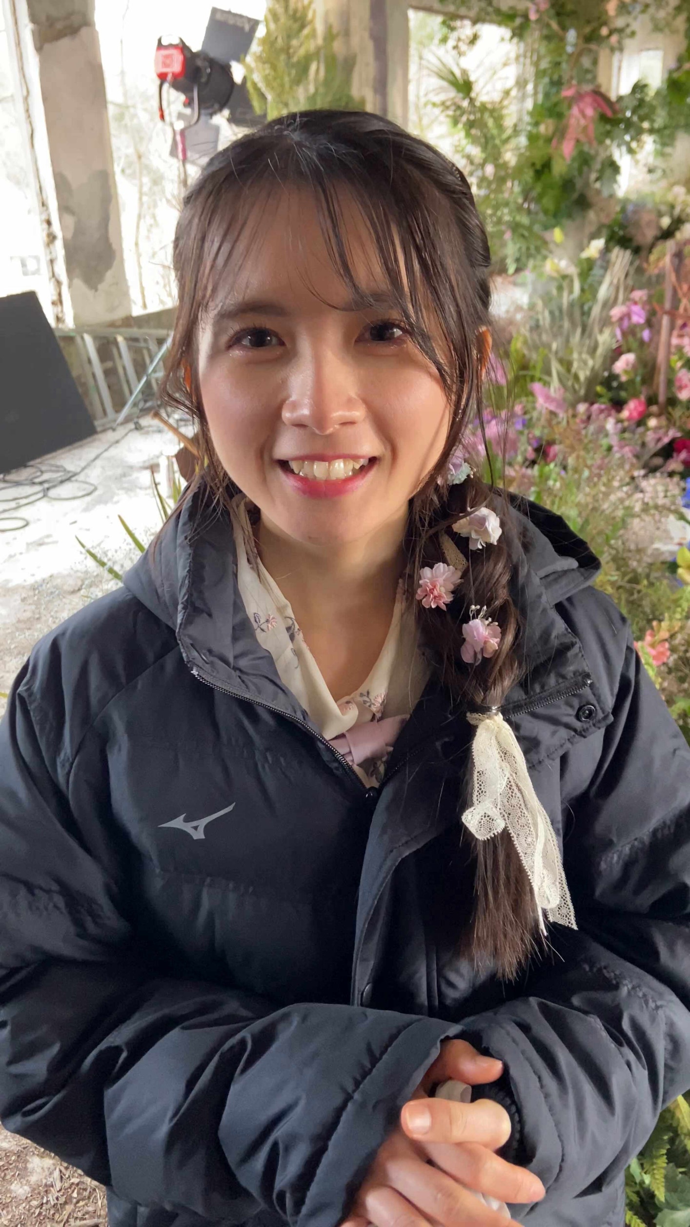 AKB48 Community Post - 💌AKB48 63rd Single「カラコンウインク」MVが公開されました🥳🎊 🌸 前回シングルに引き続き、MV撮影現場にWeverseカメラが ...