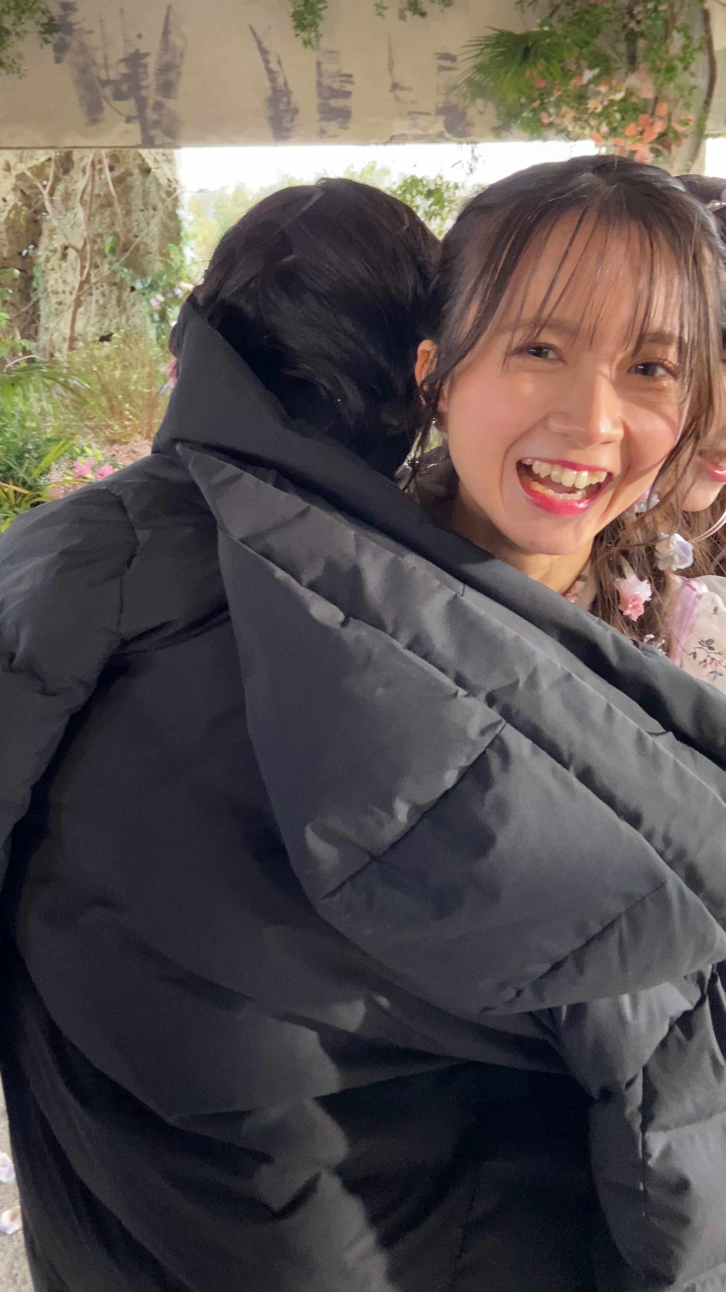 AKB48 Community Post - 💌AKB48 63rd Single「カラコンウインク」MVが公開されました🥳🎊 🌸 前回シングルに引き続き、MV撮影現場にWeverseカメラが ...