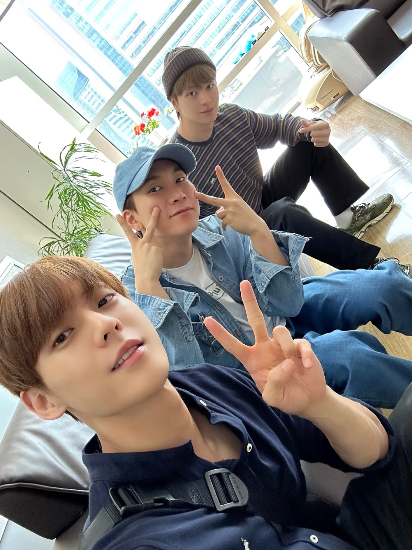 BTOB Community Post - 보고싶어요 💙 비투비 사랑해요 💙 왜 이렇게 잘생겼다 왜 이렇게 귀여워요 😍 너무 💙 사랑해요 💙