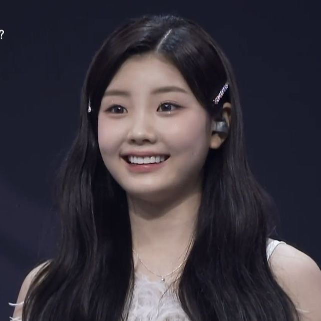 ILLIT Community Post - beautiful girl with a beautiful heart