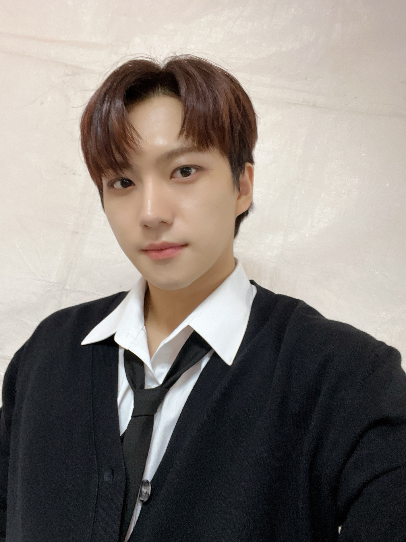 JUSTB Community Post - left & right🩶 - SIWOO