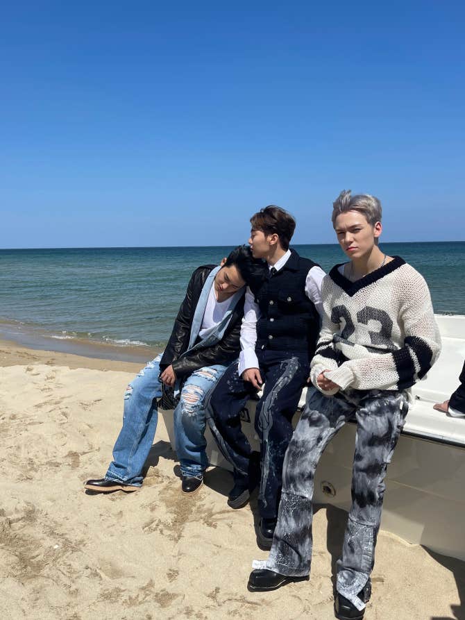 Seventeen Community Post 세봉이들 🩷🩵 항상 행복하게 지내기 정권 찌르기 21일차 갑니다👊🏻 시작되는