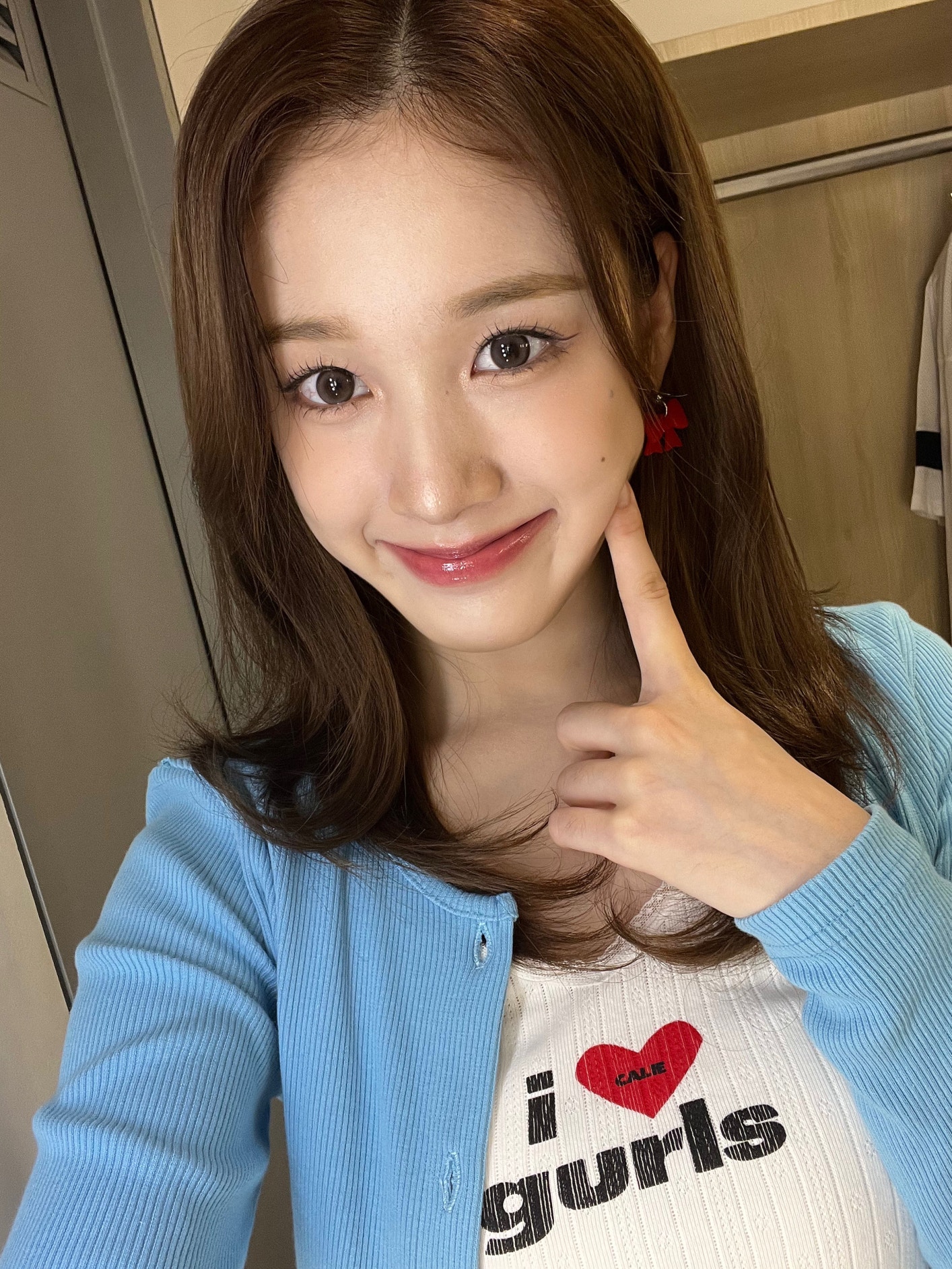 Stayc 커뮤니티 포스트 월요정 등등장🧚🏻‍♀️🧚🏻‍♀️ 싱가포르에서 마주하는 아침이네용 히히 싱가포르는 진짜 날씨도 너무