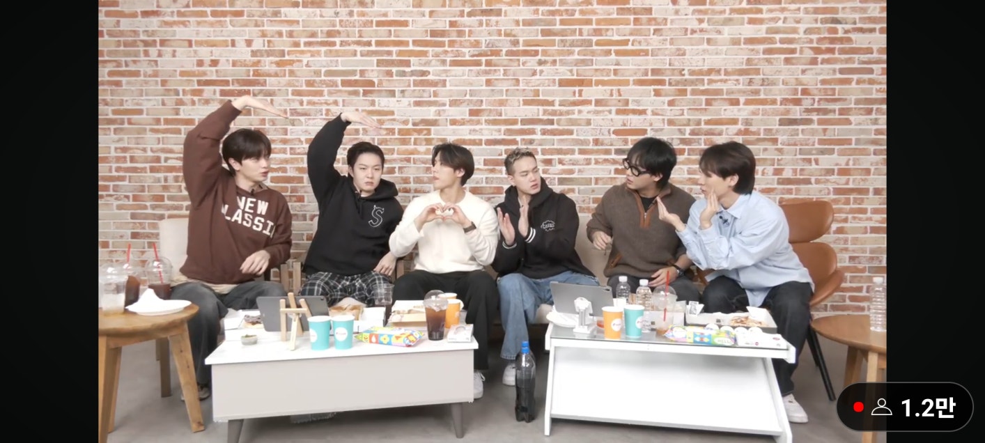 BTOB Community Post - 보면서 캡쳐했어요 오빠들 넘 예쁘다😍