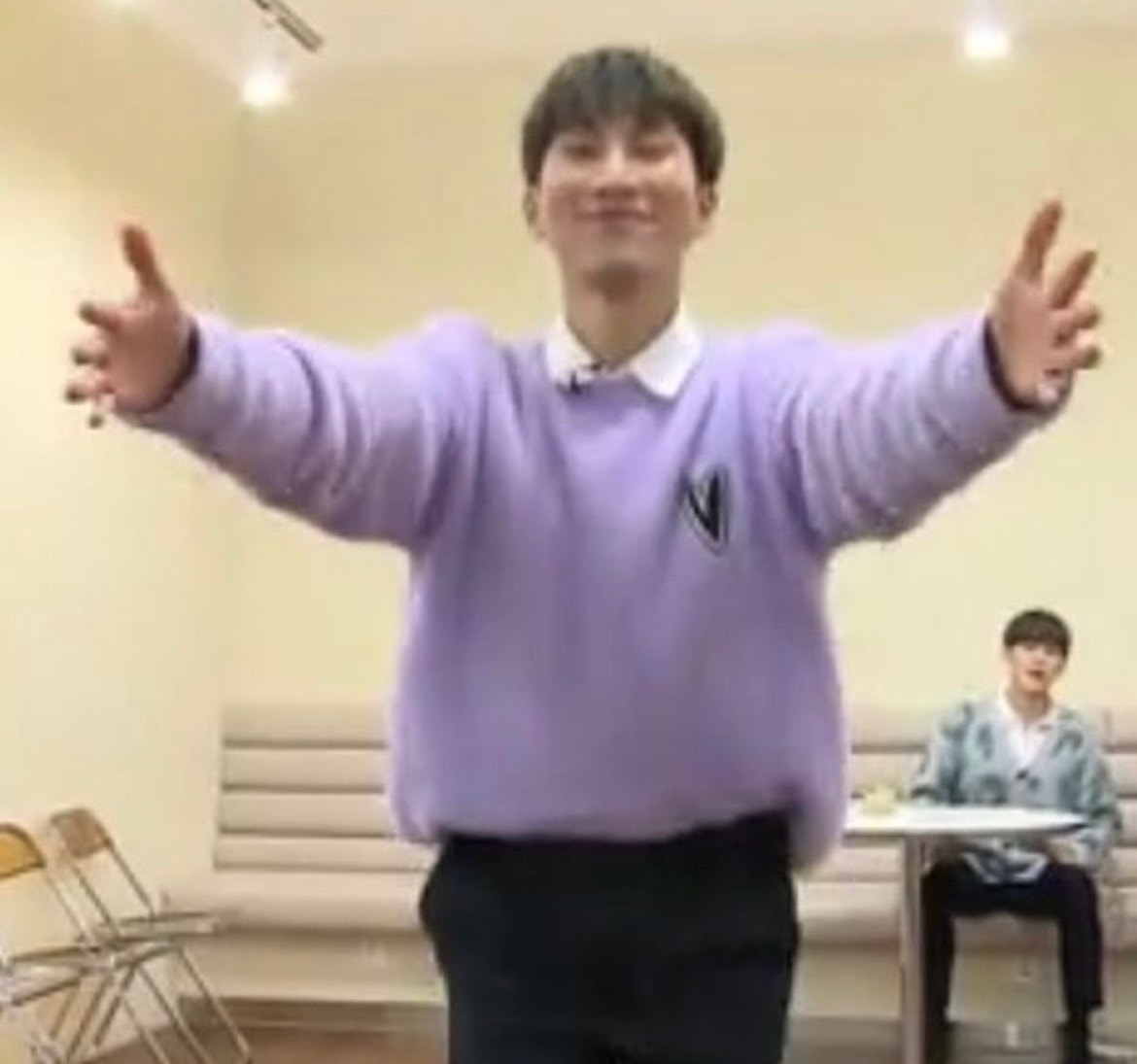 Btob Community Post 1안아줄까 23 안아줘~~~ 같음 ㅋㅋ 귀여움 지구 최강 세상에서 젤 귀여움😽