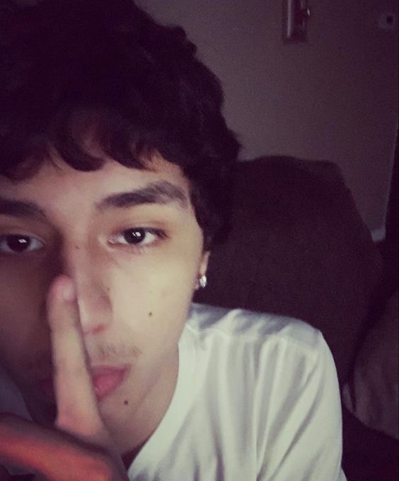 Weverse zone Community Post - face reveal hmu ladies :p dont ttm im ...