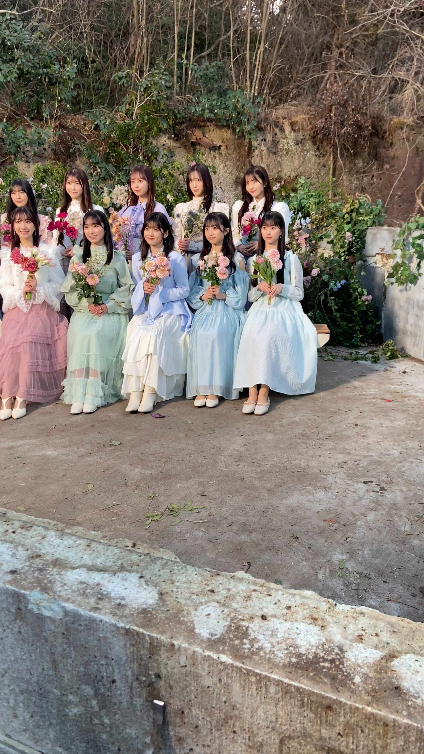 AKB48 Community Post - 💌AKB48 63rd Single「カラコンウインク」MVが公開されました🥳🎊 🌸 前回シングルに引き続き、MV撮影現場にWeverseカメラが ...