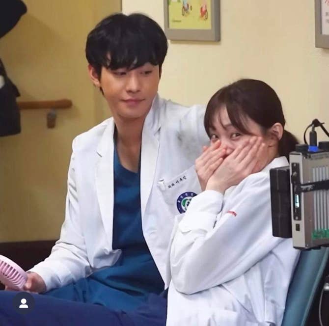 Lee Sung Kyoung Community Post 개학하기일주일전🥹 먼가 설레는데 개학하기는 싫은느낌적인