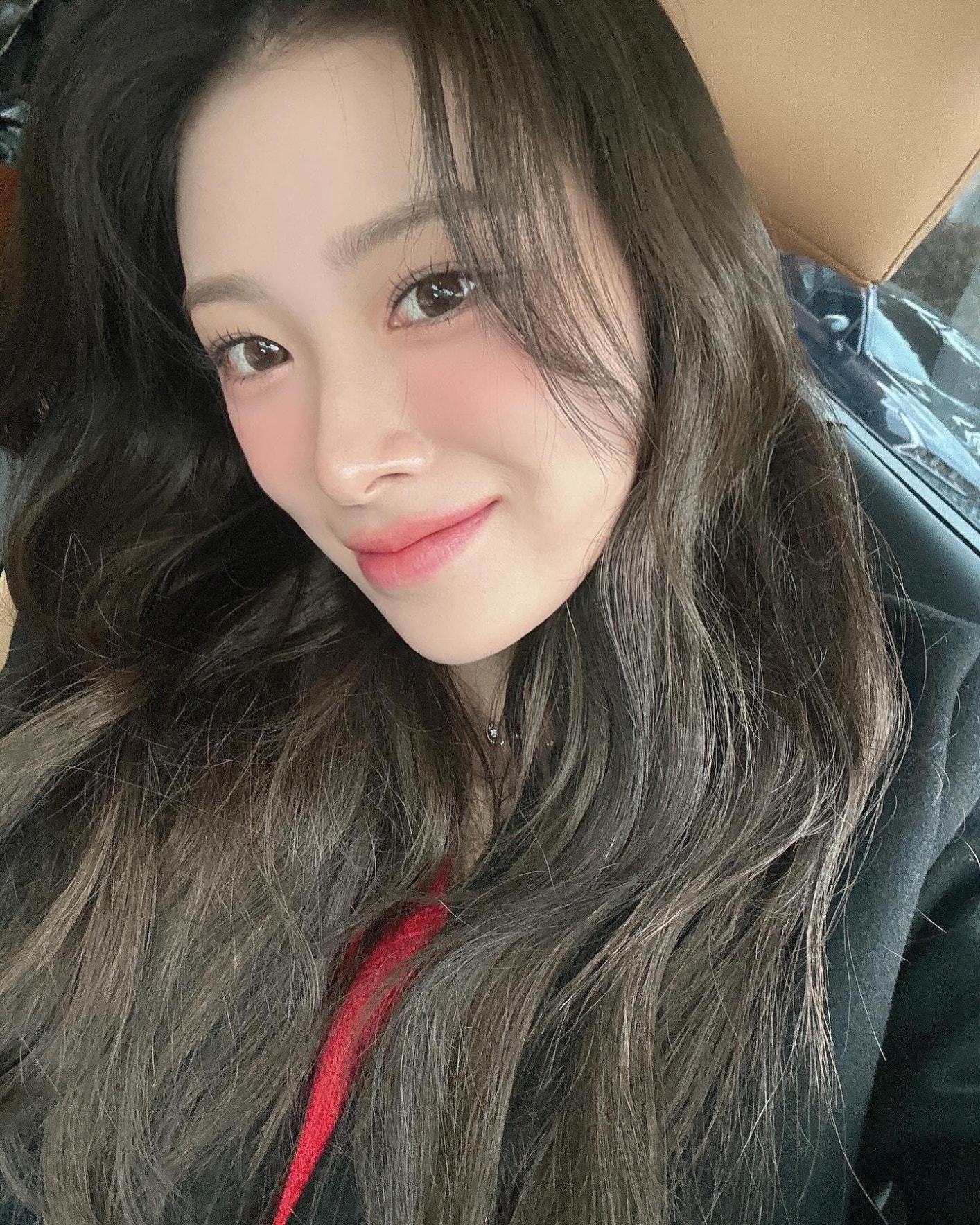 Rocket Punch Community Posts 갱이 저런 스탈 어른스럽네요 쥬리쌤은 다시 달린다 😄😁😆